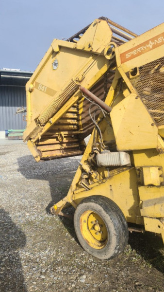 Presa baloti rotunzi New Holland 841, balotiera tractor, 2.290 eur ...