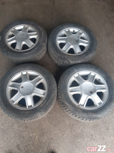 Jante aluminiu Logan cu anvelope Iarna Nokyan, 750 lei - CarZZ.ro